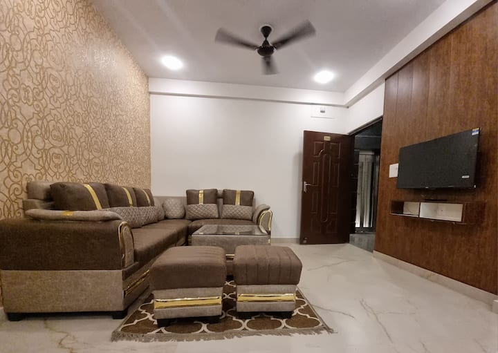 8. Ideal Luxury Stay Ac (3bhk) 1700 Sq Feet. - Varanasi