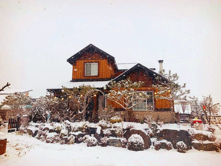 [선이네 나무집 ] 1,2층 단독독채(하루한팀)-프라이빗,벽난로,솥뚜껑,힐링,친환경 숙소 - 가평군