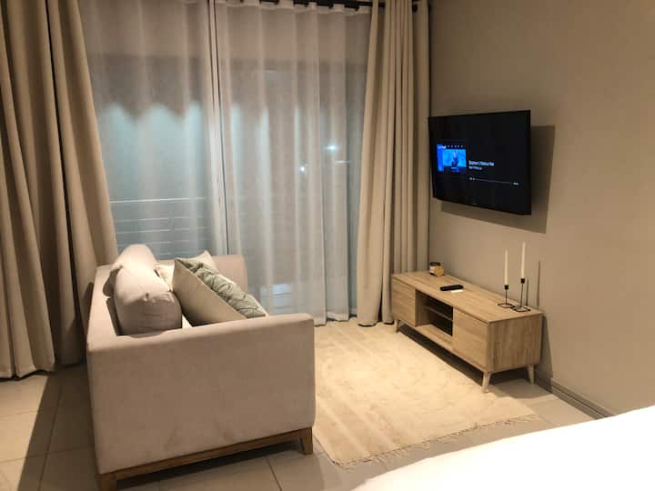 City-luxury No Loadshedding Unit - Centurion