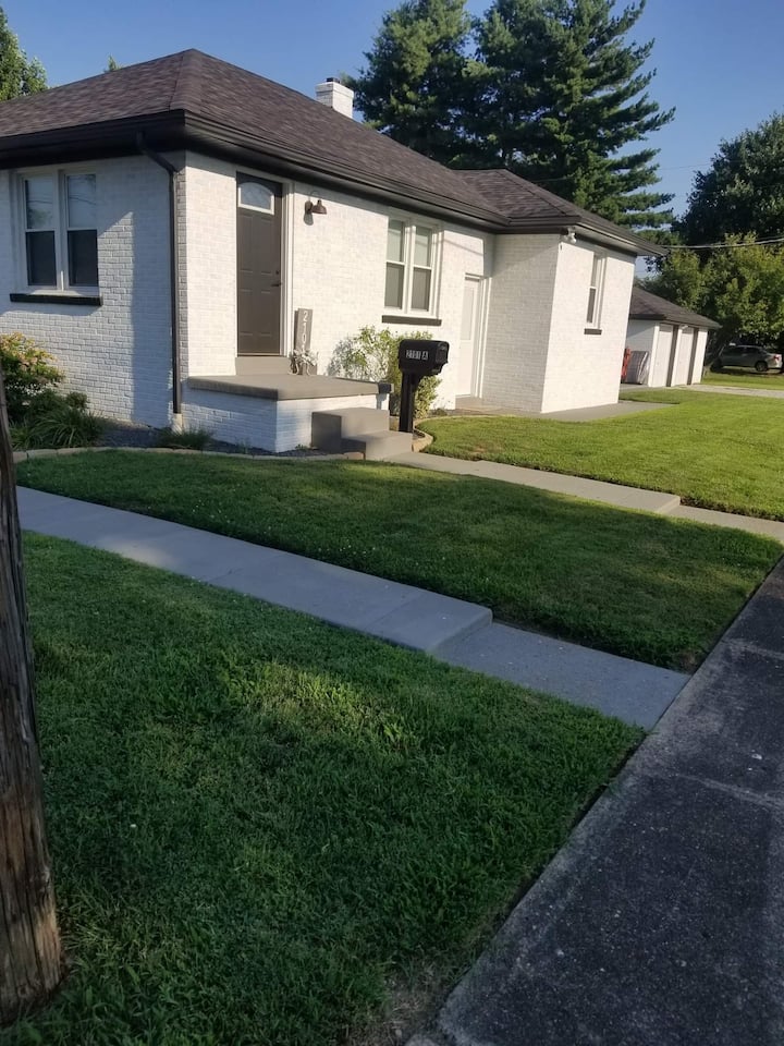 Ecofriendly Condob W/ Evcharger - Evansville, IN