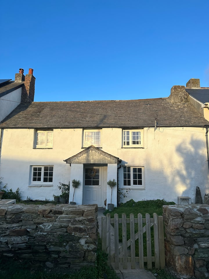 18th Century Cornish Cottage - コーンウォール