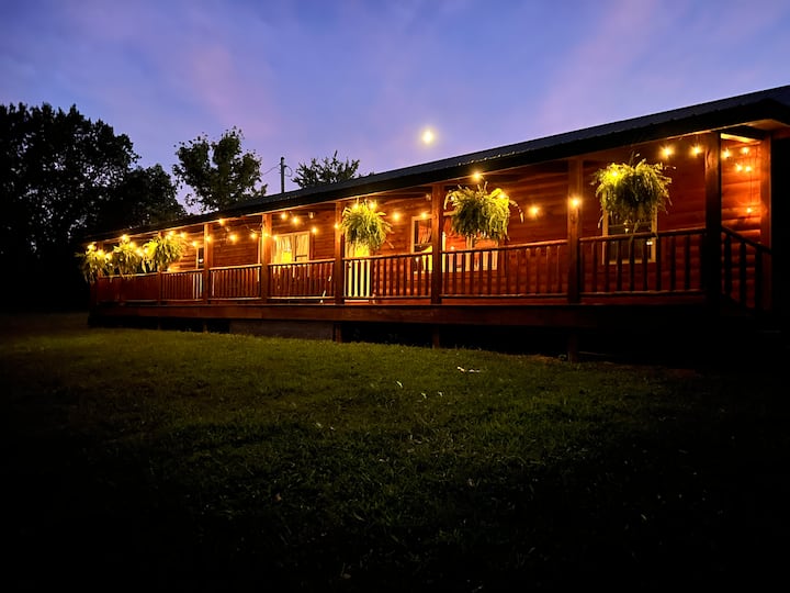 A Rustic Ky Retreat With Charm & Simple Comfort - Edmonton, KY
