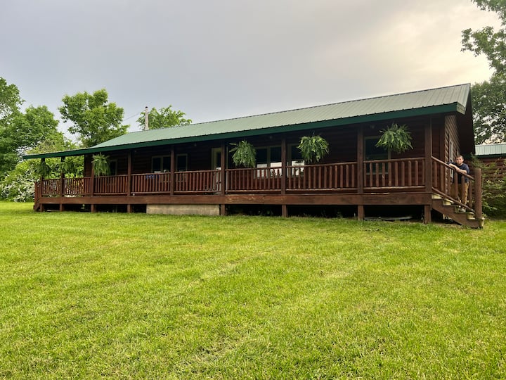 A Rustic Ky Retreat With Charm & Simple Comfort - Edmonton, KY