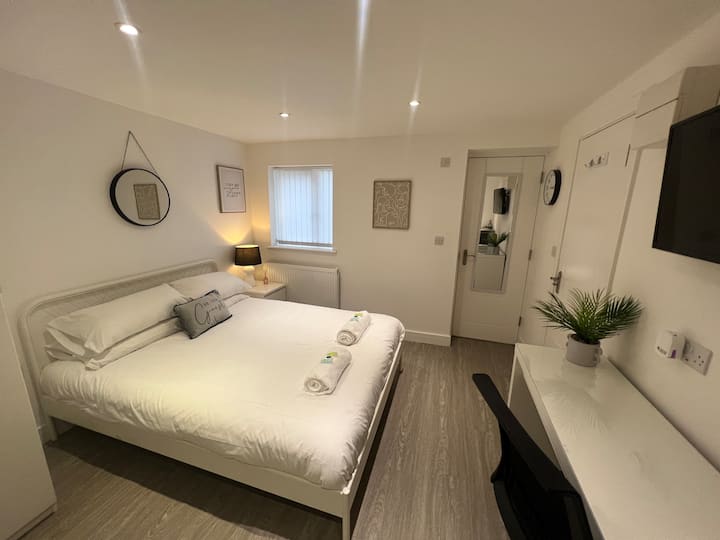 2 Studio Flat, 50m From Airbus - Filton