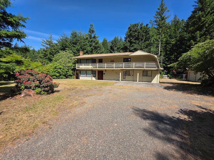 Packwood Big House With River View - Packwood, WA