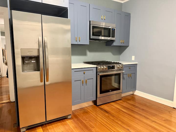 Spacious 3 Bedroom On The East - Rhode Island