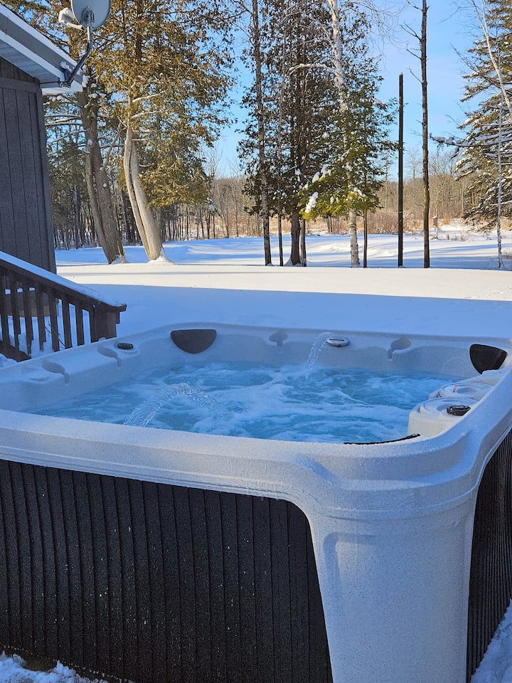 Back Forty Cabin: Secluded, Hottub, Pond - Door County, WI