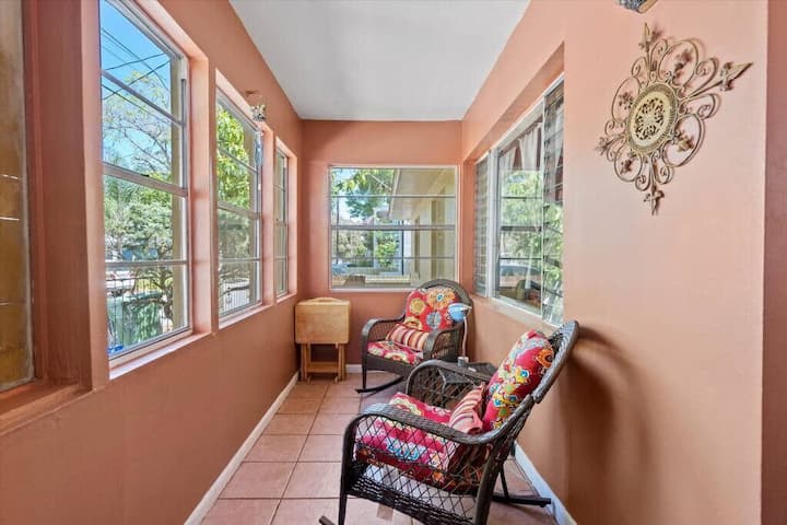 Sunroom Cottage & Walk To Historic Downtown - St. Augustine, FL