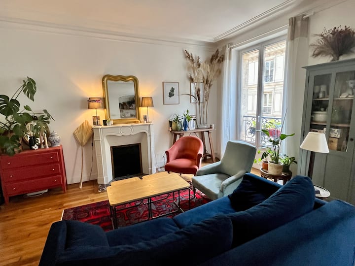 Très Bel Appartement Haussmannien à Montmartre - Paris