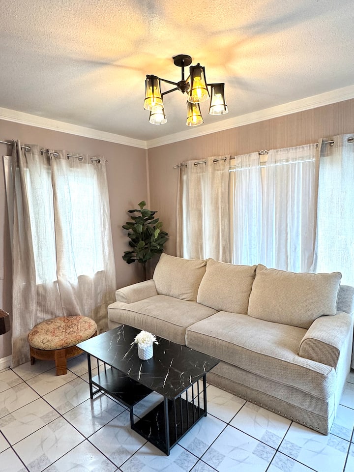 Warm Two Bedroom Near Disneyland - Huntington Beach, CA