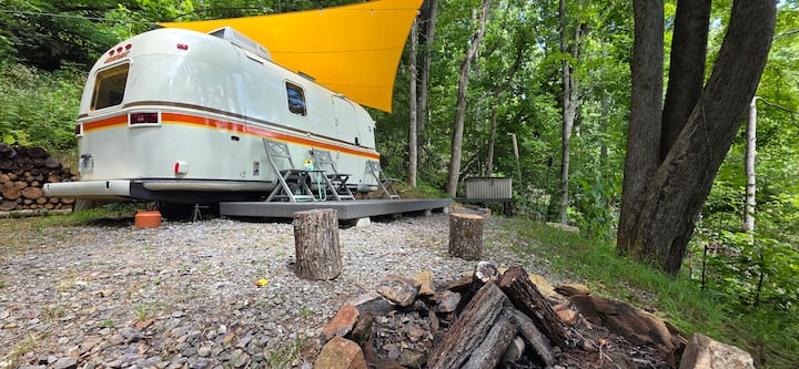 Riverfront Mountain Luxury Airstream With Hot Tub - Caroline du Nord