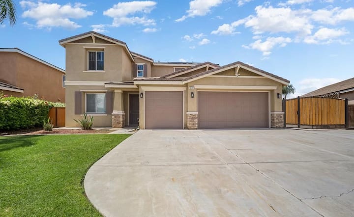 Cozy Home With Rv Parking - Bakersfield, CA