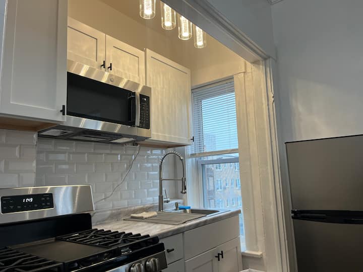 1bedroom Apt On Argyle St. (302) - Chicago, IL