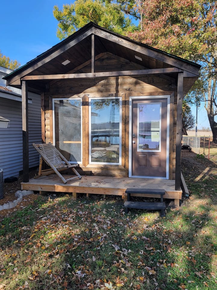 Tiny House. On The Lake. Log Cabin - Reelfoot Lake State Park, Tiptonville