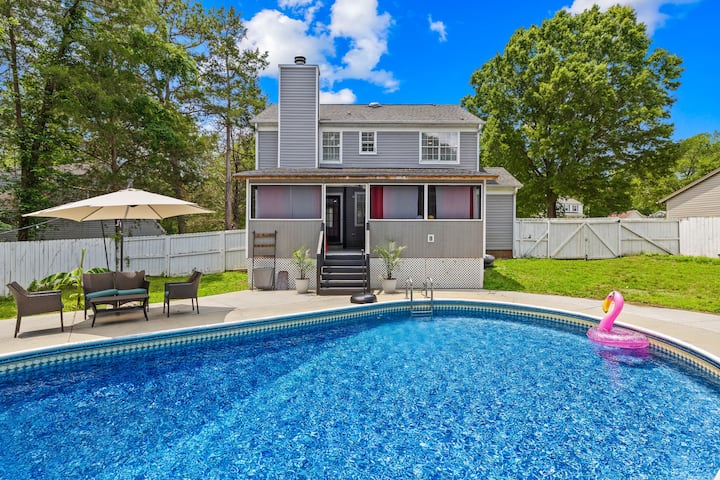 Family Pool House - Close To Carowinds & More! - Piper Glen Drive – Charlotte
