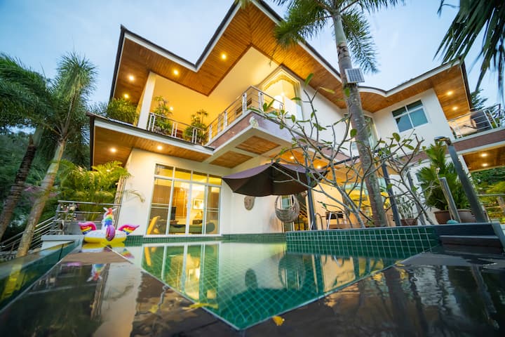 Villa Kata Mountain Breeze Sea View
卡隆山风海景别墅
中文管家 - Kata Beach