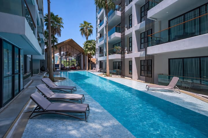 Condo Near Surin Beach · Fast Wi-fi · Pool & Gym - Phuket