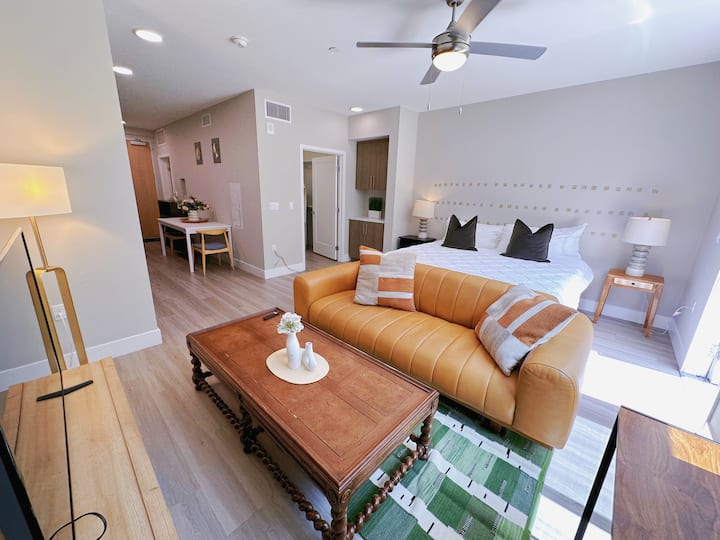 Studio|on Jamboree Close To Newport Irvine - Irvine, CA