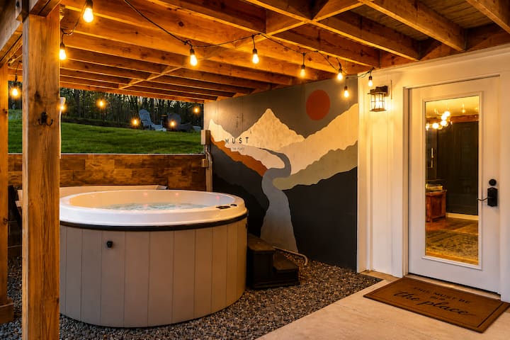 Pocono Chalet: Hot Tub, Game Room, Firepit W/ Wood - Pocono Lake