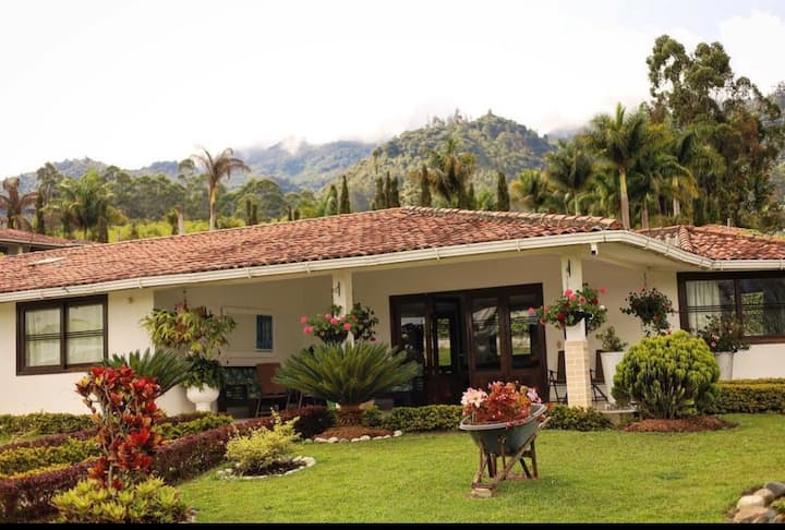 Calima Lake Vacation Rentals & Homes - Valle del Cauca, Colombia | Airbnb