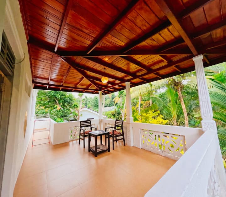 Charming 2br Retreat | Balcony&work-friendly Space - Hikkaduwa