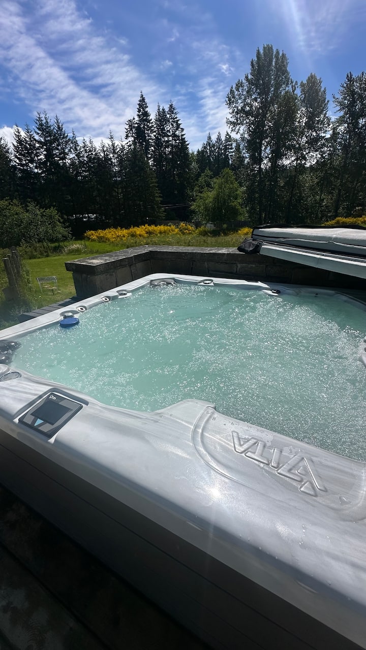 Beaus Farm | Entire House With Hot Tub! - Salt Spring Island