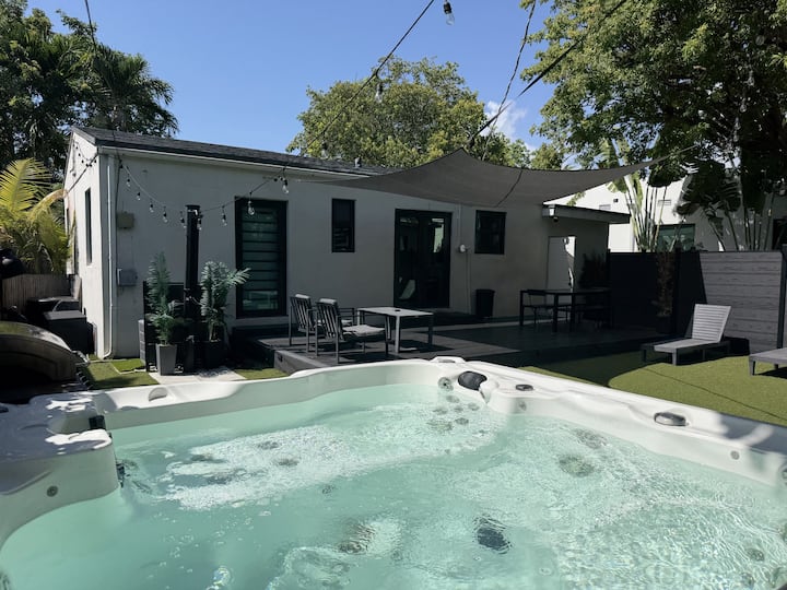 Central Miami - Beach Home Access - Jacuzzi - Coral Gables, FL