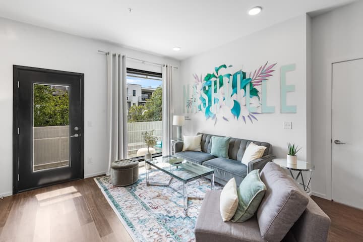 Music City Luxe: Balcony & Vinyl Vibes - Nashville, TN