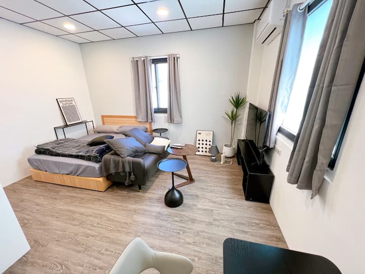 家庭式套房，近逢甲新光、麗寶，國道4號兩分鐘、專屬車位，安全、清幽、寧靜 - Taichung City