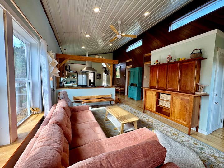 Redbud Cottage In Athens Wine Country - Athens, OH