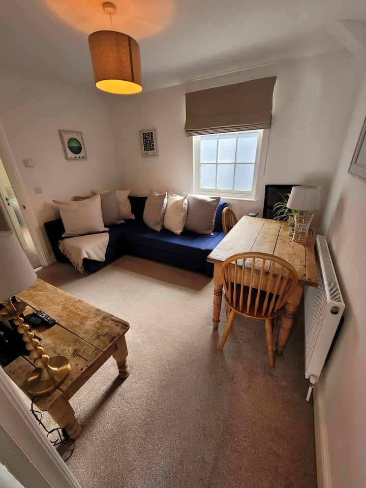 Cosy Flat In Cheltenham With A King Sized Bed - 