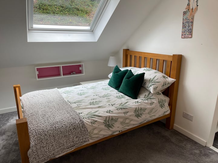 Godalming - The Eaves - Lovely Spare Room - Guildford
