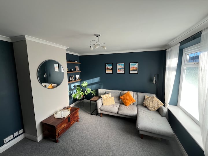 Two-bedroom House Near Station - Cheltenham