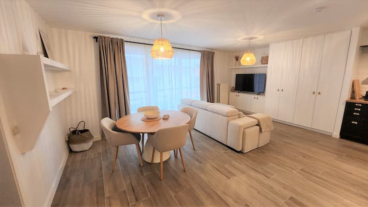 Charming Stay In Heart Of Zoute With Garagebox - Cadzand