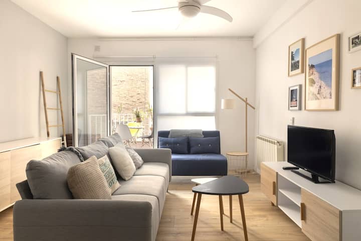Tons Of Light, City Center, Nordic Decor Renovated - Barcelona