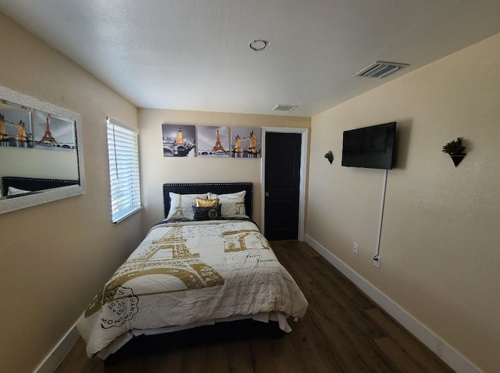 Paris In West Palm Beach - Palm Beach, FL