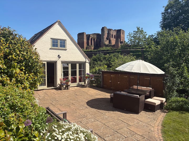 The Moat Cottage - Royal Leamington Spa
