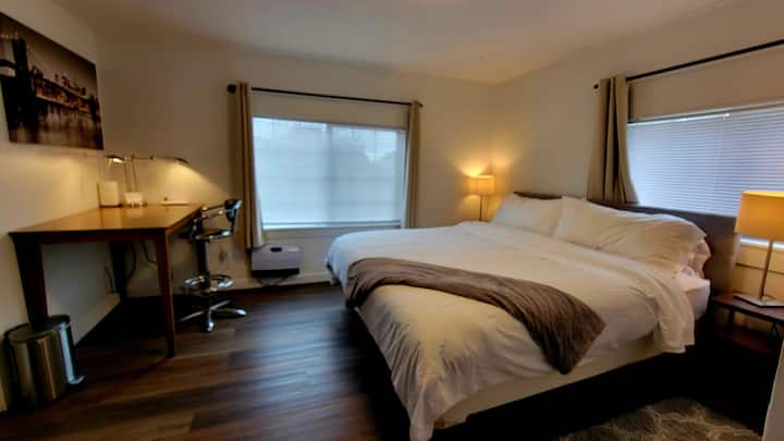 Newly Remodeled Large 1 Bedroom Close To Downtown - Seattle, WA