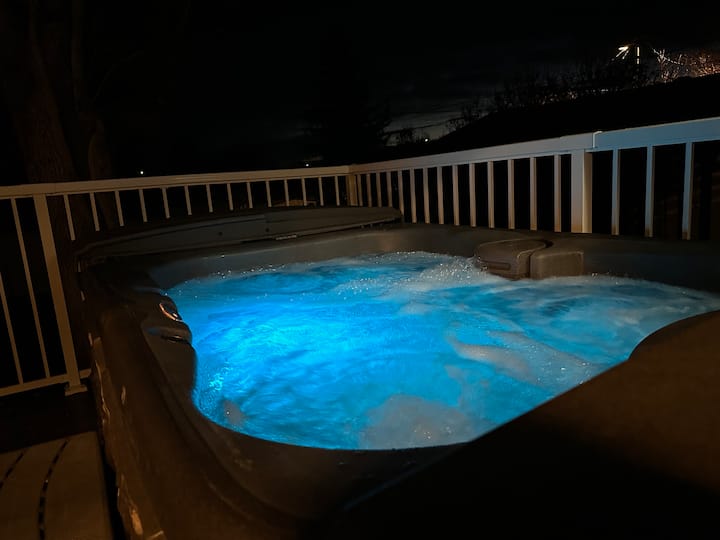 Cozy Charmer Cottage - Soak And Relax - Great Falls, MT