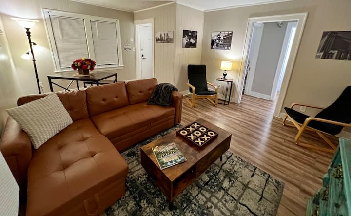 Sophisticated Suburban-families & Contractors - Warren, MI