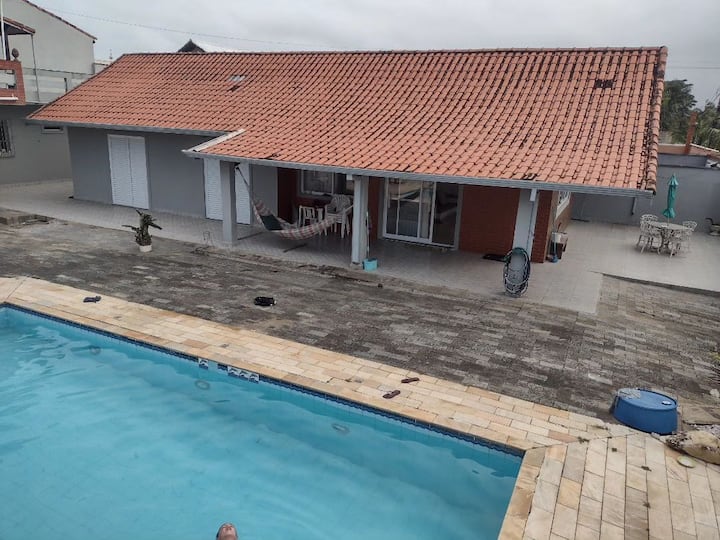 Casa Em Peruíbe A 80m Da Praia, Com Piscina. - Peruíbe