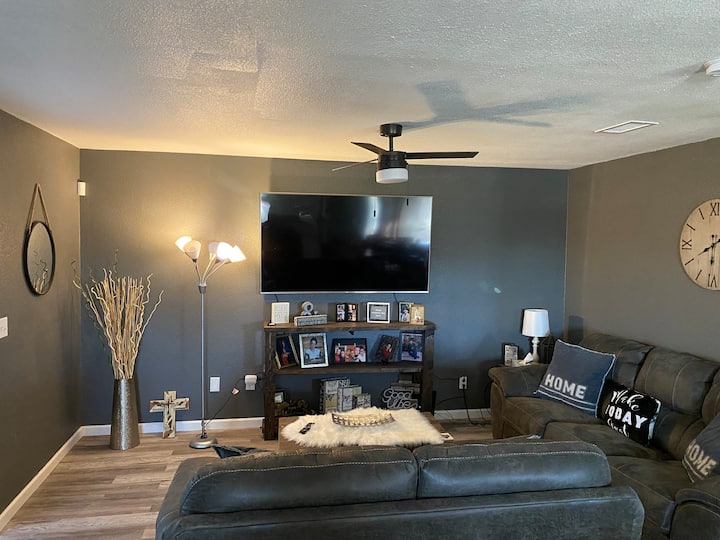 Modern Comfort Right By The Loop - Midland, TX