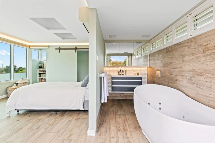 2 Bedroom Tropical Beach Escape - Bondi Beach