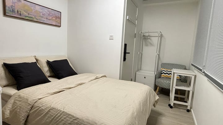 Newly Renovated Studio, 3 Min From Mtr - Hongkong