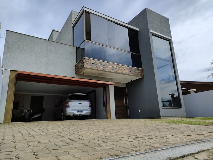 Casa De Alto Padrão Com Piscina - Arroio do Sal