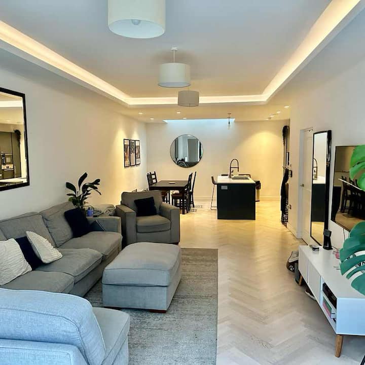 Modern 5 Bed In Clapham / Brixton - Sleeps 13 - London