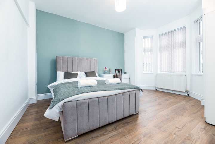 Lenton Spacious 5-bed Home With Off-street Parking - Nottingham