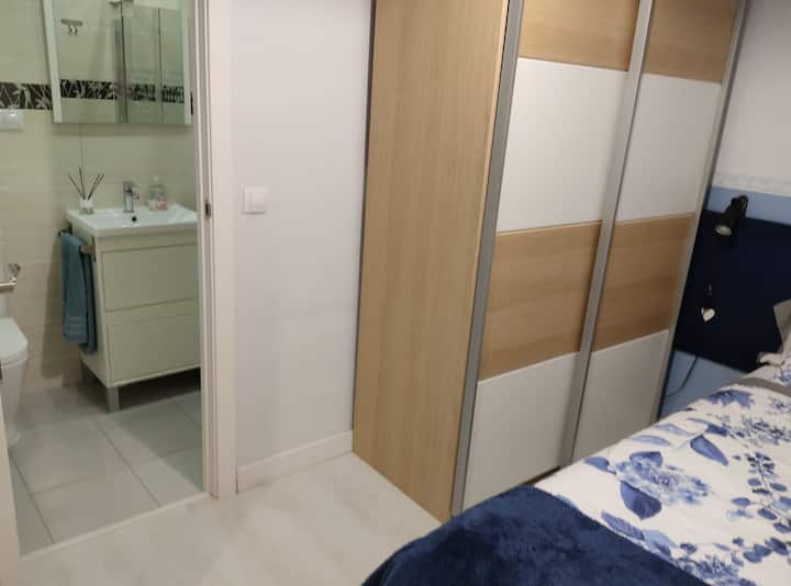Habitación Con Baño ,
Centro,  Y Parking ,Gratuito - Logroño