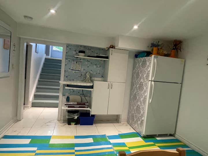 2 Bedroom, Entire Basement With Separate Entrance. - Torontó