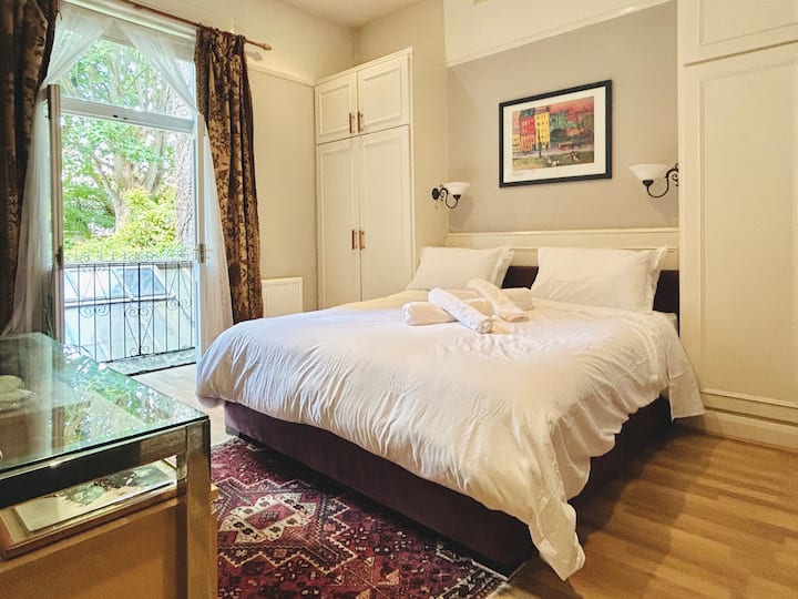 Olympia Kensington Suite - Chelsea